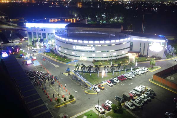 ENCIENDEN LUCES NAVIDEÑAS EN LA ASIPONA LÁZARO CÁRDENAS