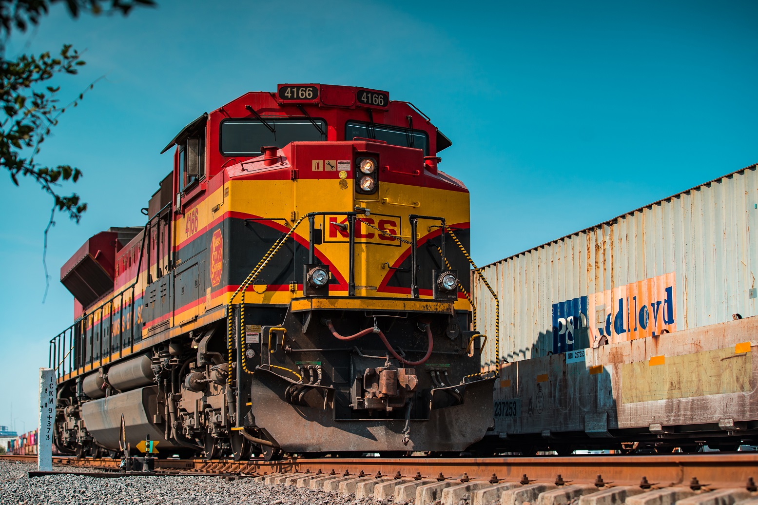 PUERTO LÁZARO CÁRDENAS FELICITA A KCSM POR SU XXIV.