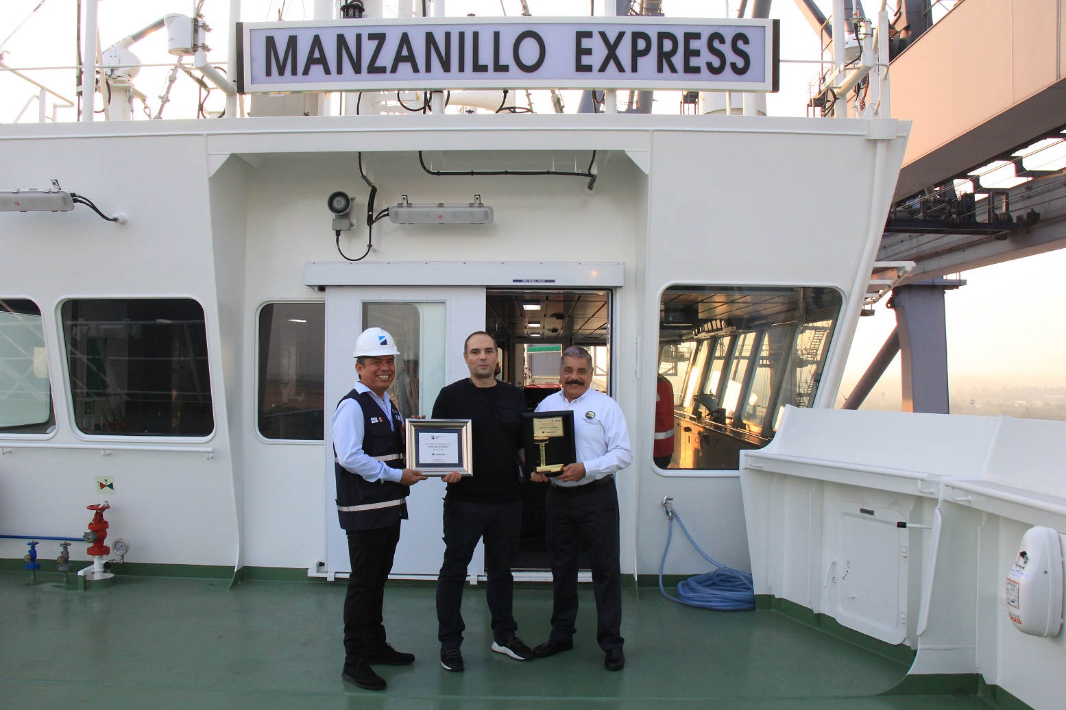 ASIPONA RECIBE AL BUQUE MANZANILLO EXPRESS EN EL PUERTO DE LÁZARO CÁRDENAS