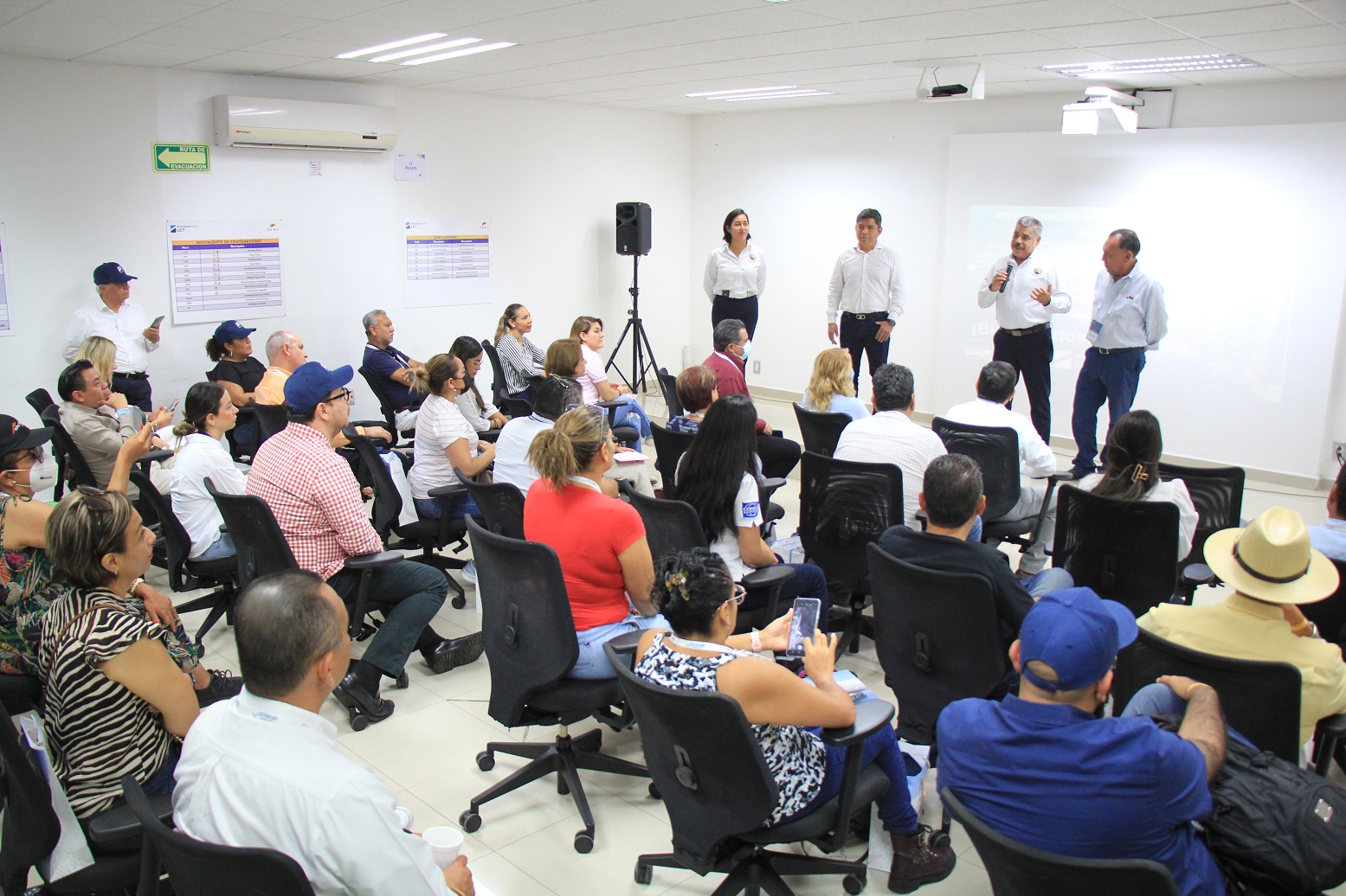 AGENTES NAVIEROS DE AMANAC CONSTATAN EFICIENCIA DEL PUERTO LÁZARO CÁRDENAS