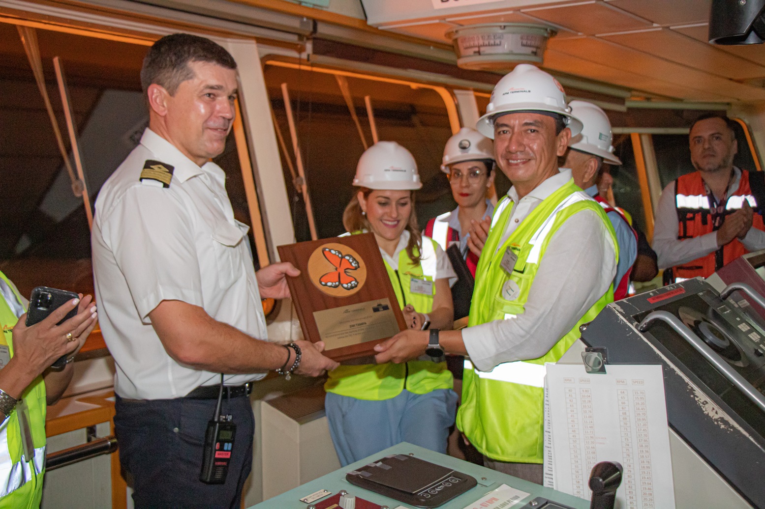 BUQUE ZIM TAMPA REALIZA PRIMER ARRIBO AL PUERTO DE LÁZARO CÁRDENAS