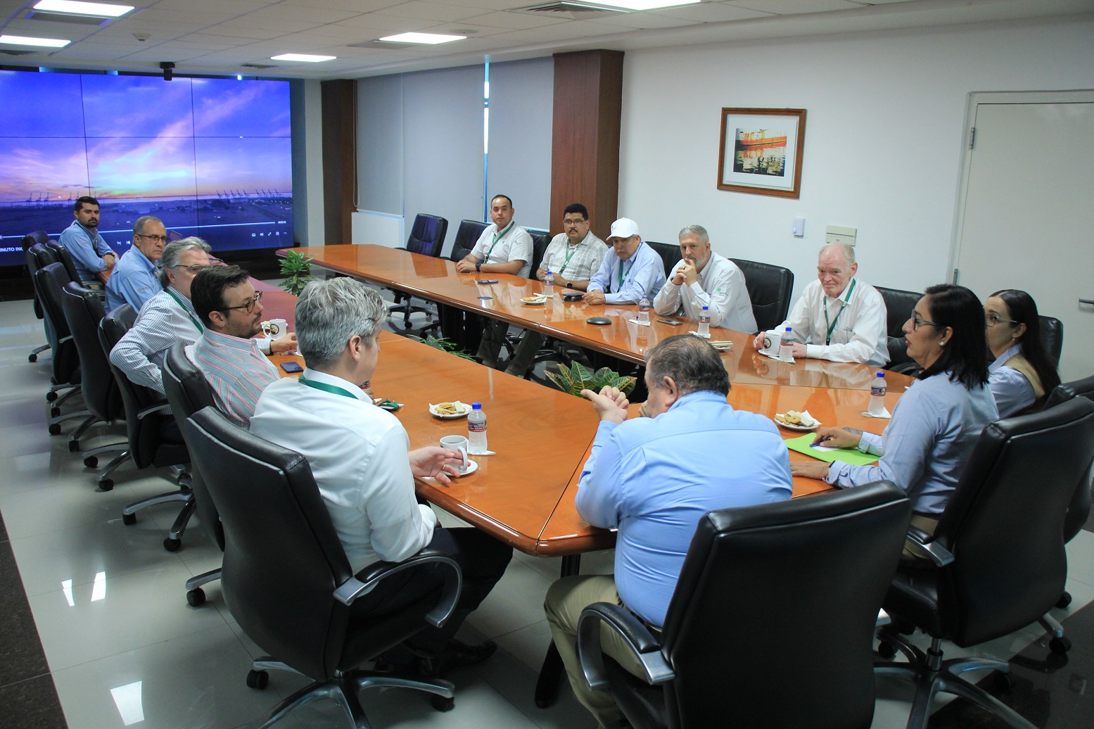 DIRECTIVOS DE GRUPO CARRIX CONSTATAN PROYECTOS DE DESARROLLO DEL PUERTO ...