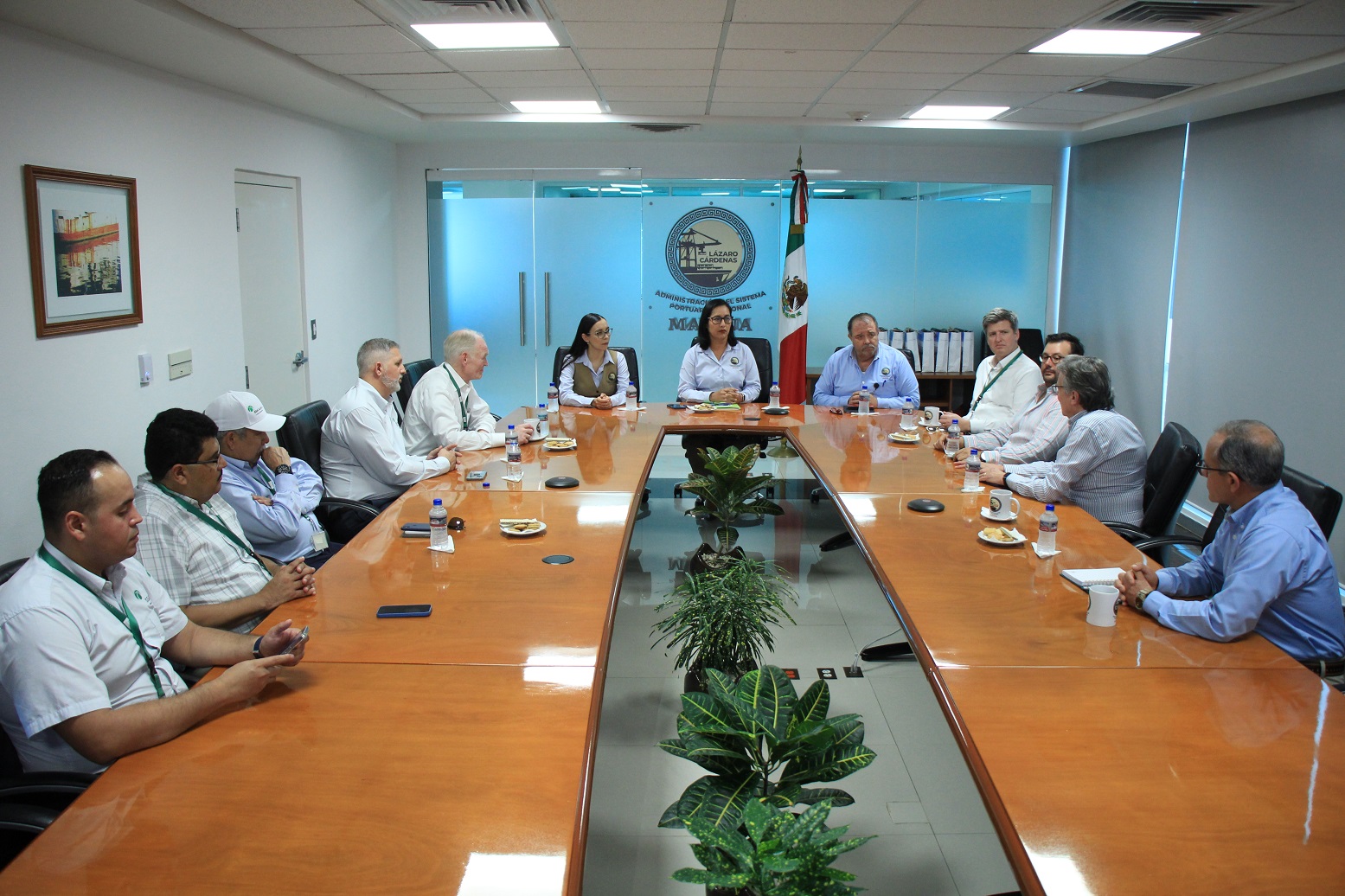 DIRECTIVOS DE GRUPO CARRIX CONSTATAN PROYECTOS DE DESARROLLO DEL PUERTO ...